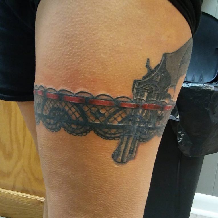 70+ Charming Garter Tattoo Designs -Keep in Touch with Your Feminism