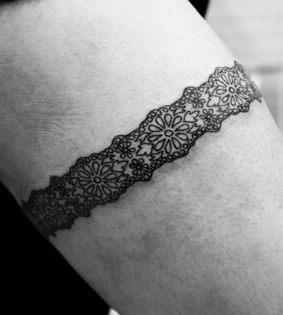 70+ Charming Garter Tattoo Designs -Keep in Touch with Your Feminism