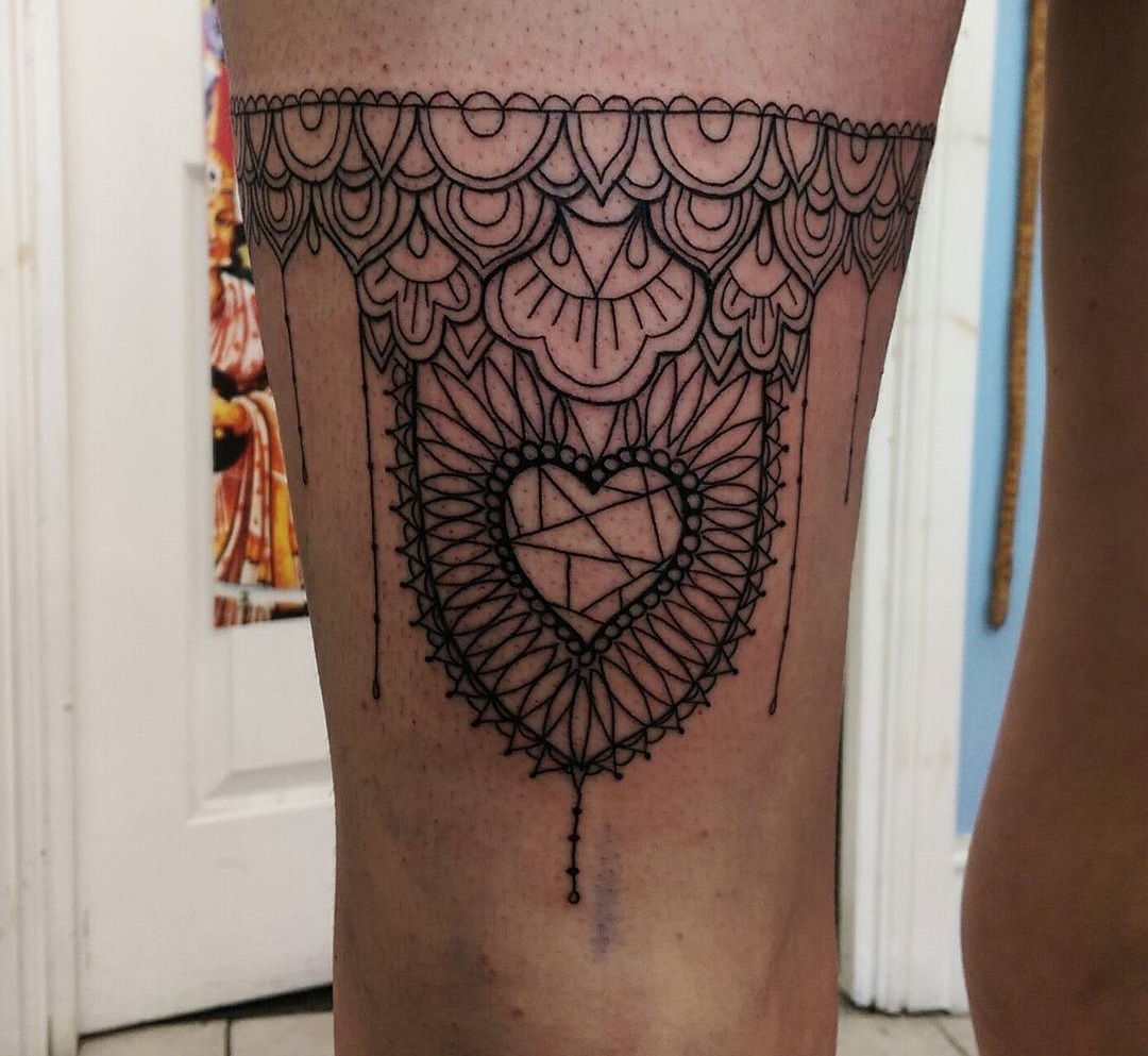 70+ Charming Garter Tattoo Designs -Keep in Touch with Your Feminism