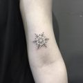 75+ Cute Snowflake Tattoo Ideas – Express Yourself With Icy Little Marvels