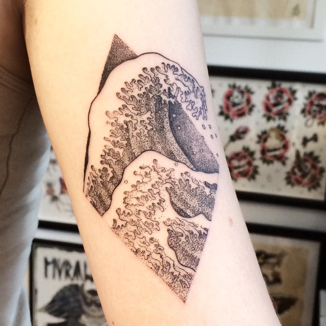 90+ Remarkable Wave Tattoo Designs - The Best Depiction of the Ocean