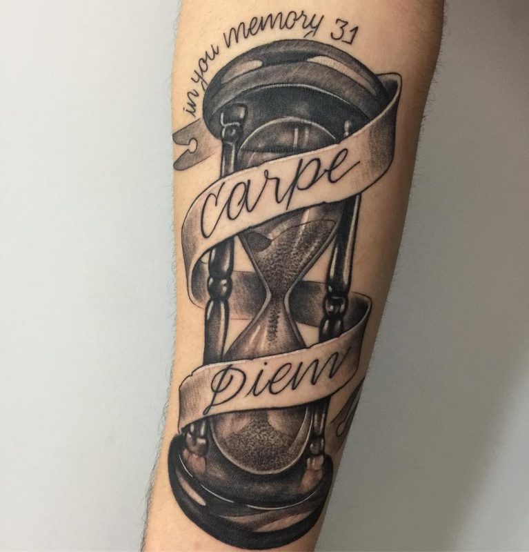 85+ Best Hourglass Tattoo Designs and Meanings - Time is Flying (2019)